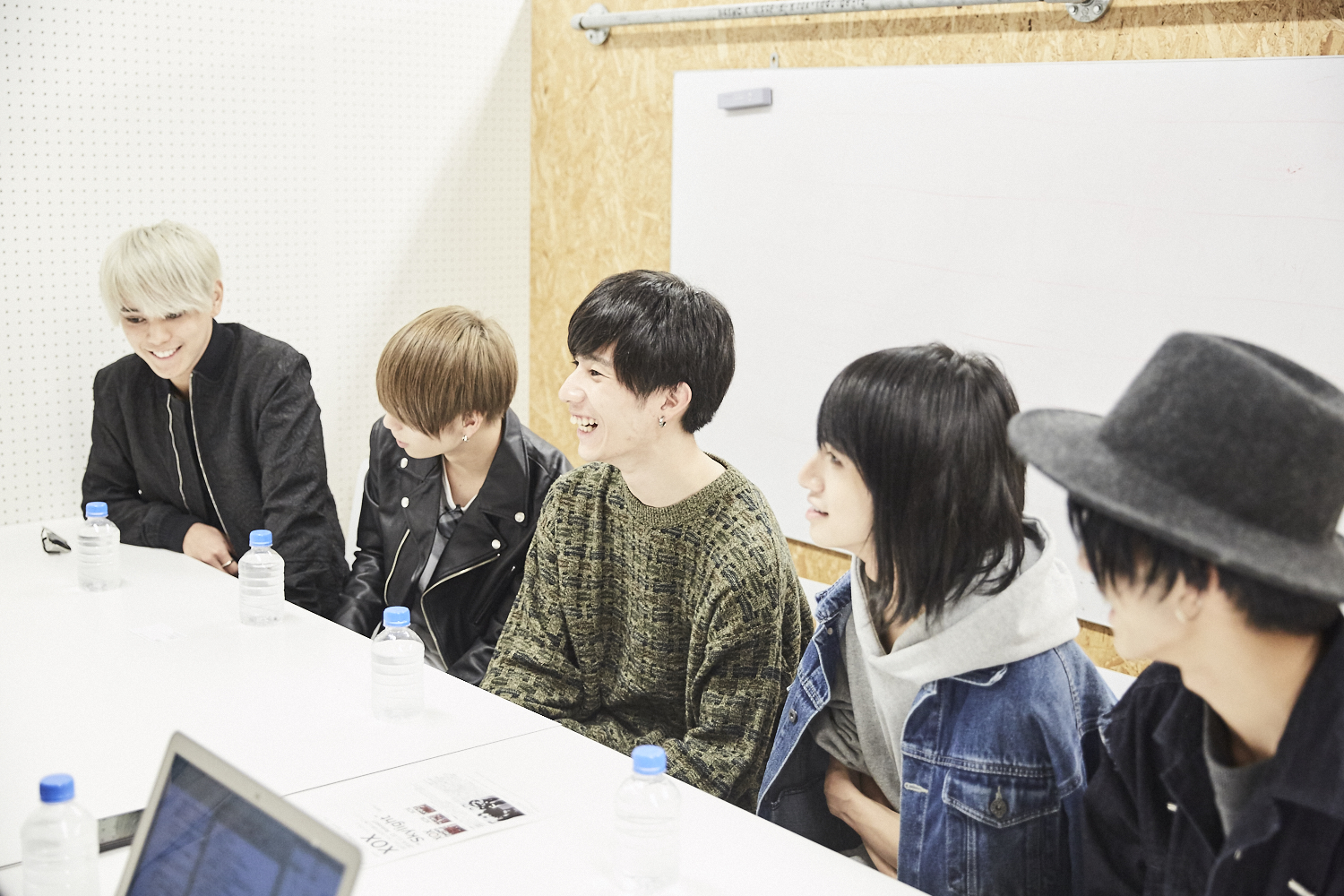 《インタビュー・前編》美しすぎるBOYSグループXOXの新たな挑戦！新曲『Skylight』で作詞、ラップも | ミーティア(MEETIA)