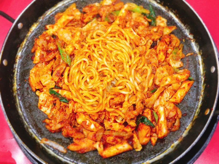 CODE-Vサンウ「発見！韓国B級グルメ。」お店B級《前編》 | ミーティア(MEETIA)