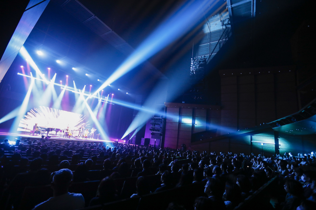 SYMPHONIACSがライブで魅せつけた、クラシックとEDMの可能性 | ミーティア(MEETIA)